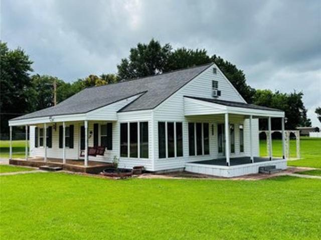 325 College Rd, Warner, OK 74469