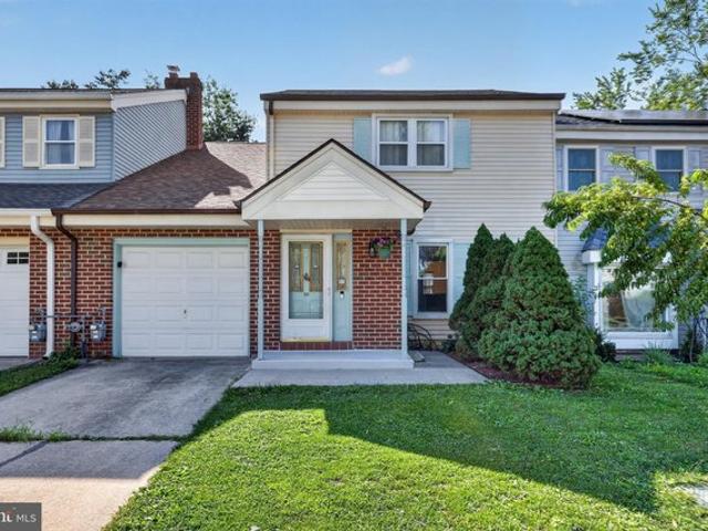 325 Carleton Ln, Mount Laurel, NJ 08054