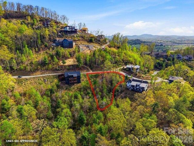 325 Curtain Blf Unit W9, Hendersonville, NC 28791