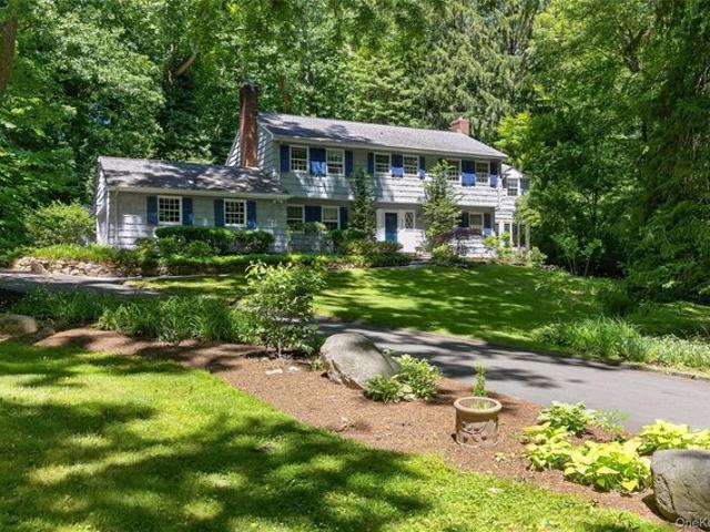 325 Birch Hill Rd, Locust Valley, NY 11560