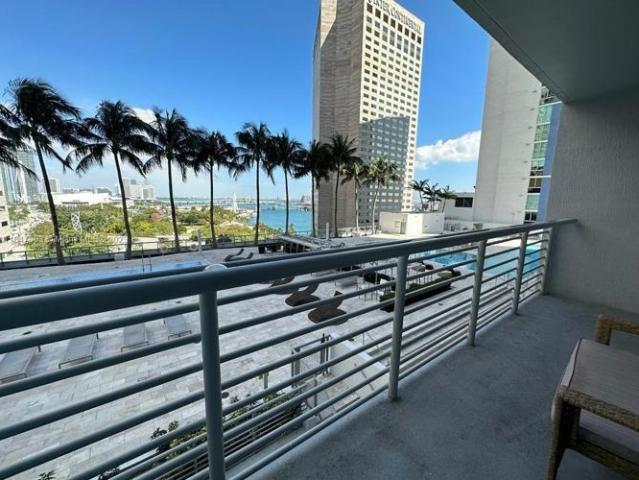 325 Biscayne Blvd S #1418, Miami, FL 33131