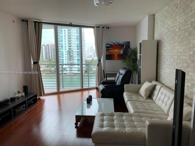325 Biscayne Blvd S #1017, Miami, FL 33131