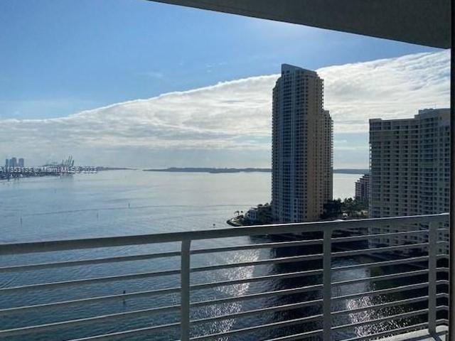 325 Biscayne Blvd S #2123, Miami, FL 33131