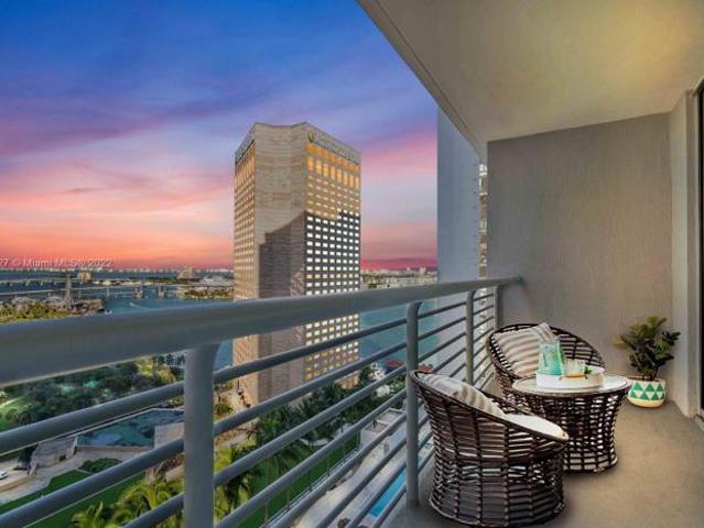 325 Biscayne Blvd S #2314, Miami, FL 33131
