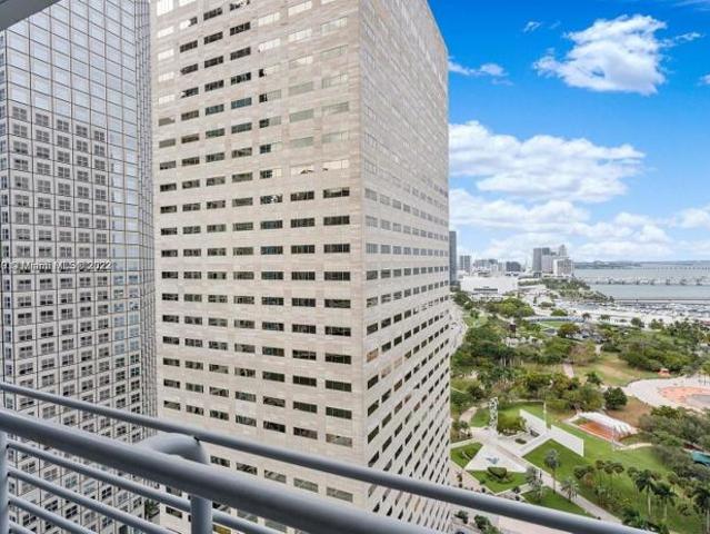 325 Biscayne Blvd S #3216, Miami, FL 33131