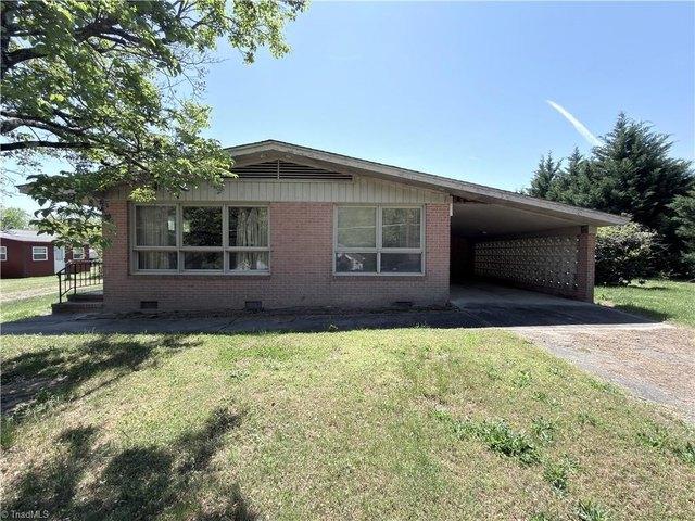325 Bluemont Rd, Mount Airy, NC 27030