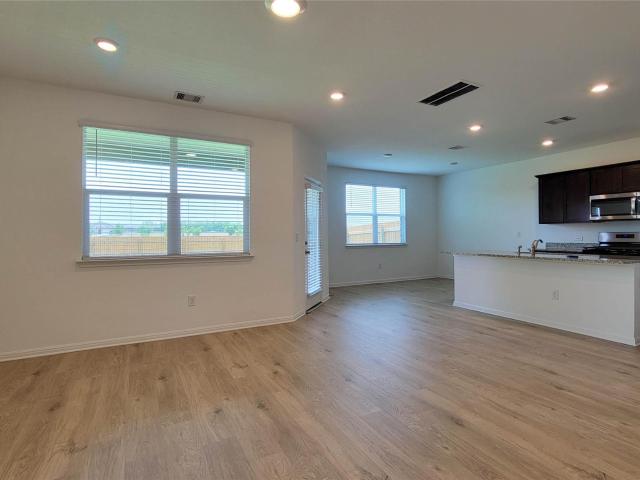 325 Brody Ln