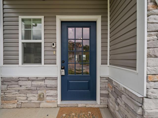 325 Geneva Ln