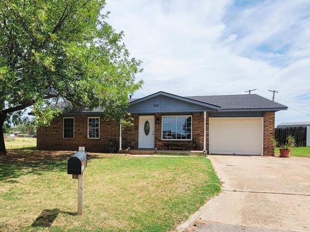 325 Dakota Dr, Pond Creek, OK 73766