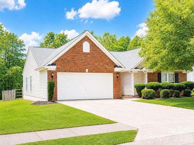 325 Dutchmans Meadow Dr, Mount Holly, NC 28120