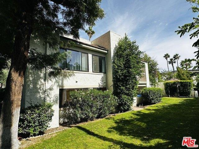 325 E Via Escuela Unit 322, Palm Springs, CA 92262