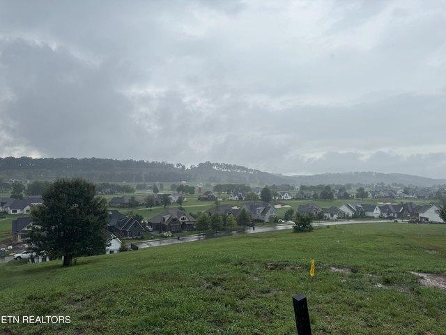 325 Eagle Point Dr, Loudon, TN 37774