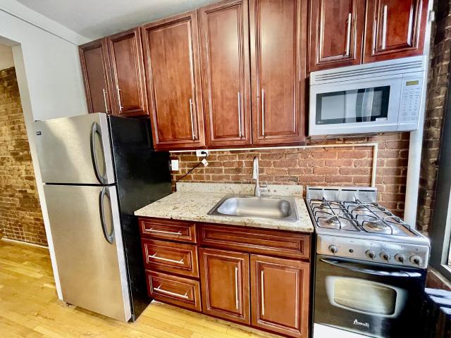 325 East 90th Street, New York, NY