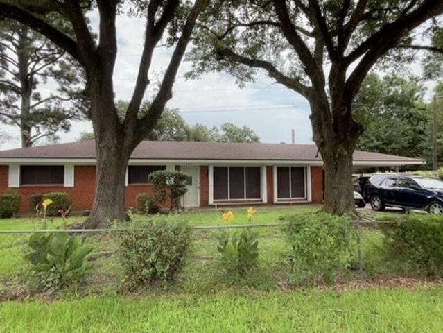 325 Elmore St, Saint Martinville, LA 70582