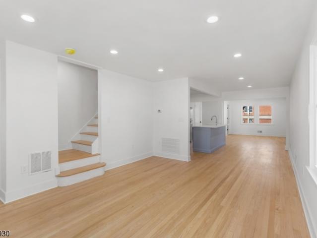 325 Hollywood Ave