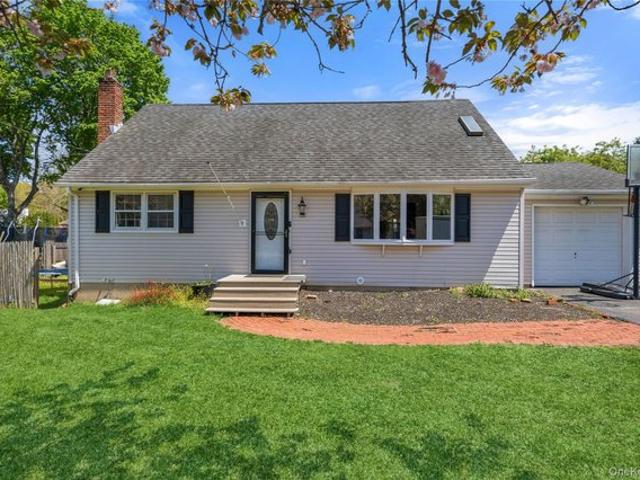 325 Harrison Ave, Miller Place, NY 11764