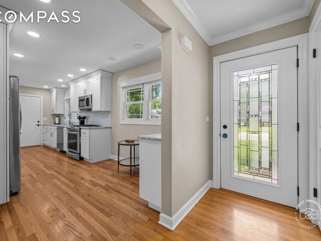 325 Hemlock Ln, Naperville, IL