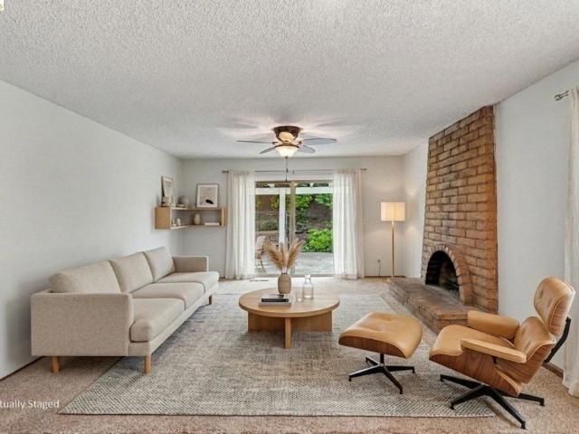325 Hillsdale Dr