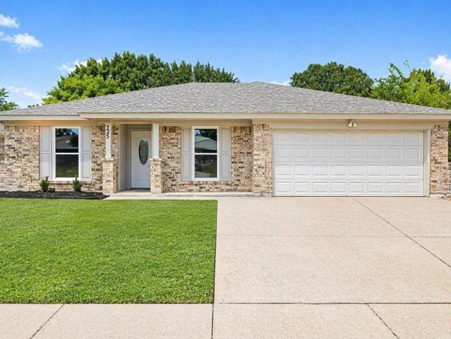 325 Juniper Dr, Arlington, TX 76018
