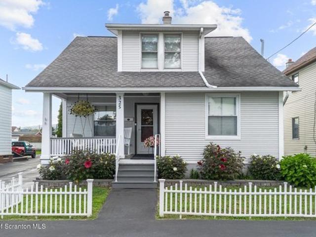 325 Oak St, Peckville, PA 18452