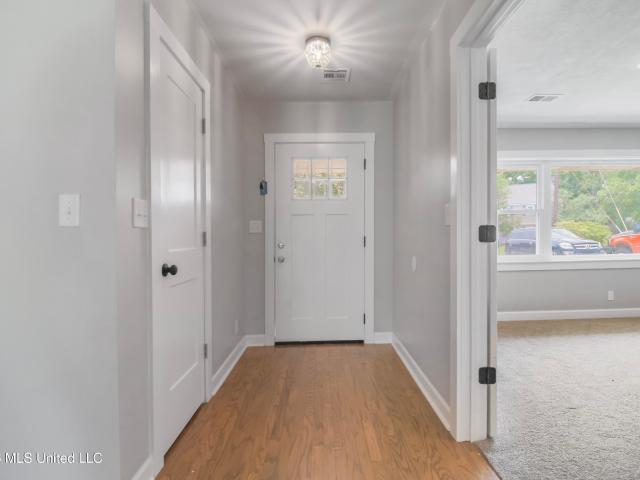 325 Oakridge Circle