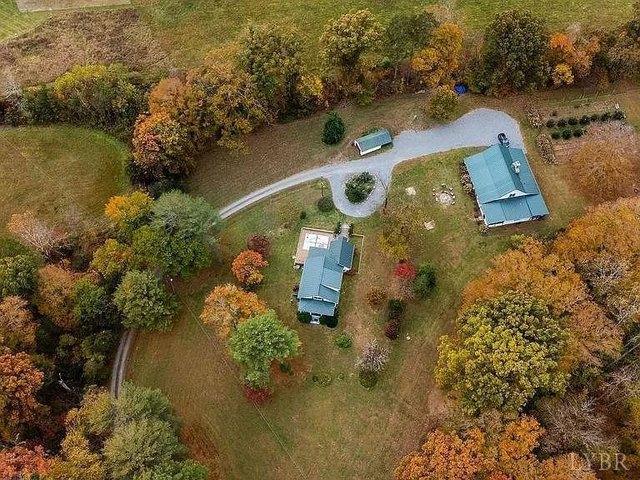 325 Old Roseland Rd, Roseland, VA 22967