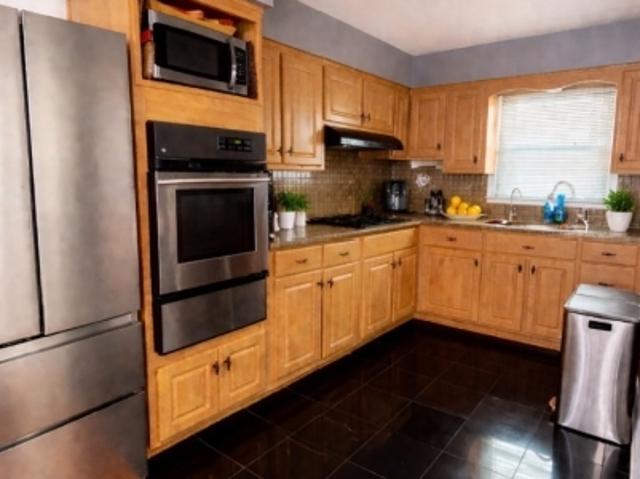 325 Oswald Pl # 1