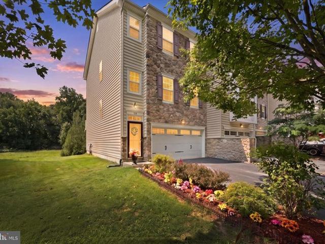 325 Latrobe Dr, Newark, DE 19702