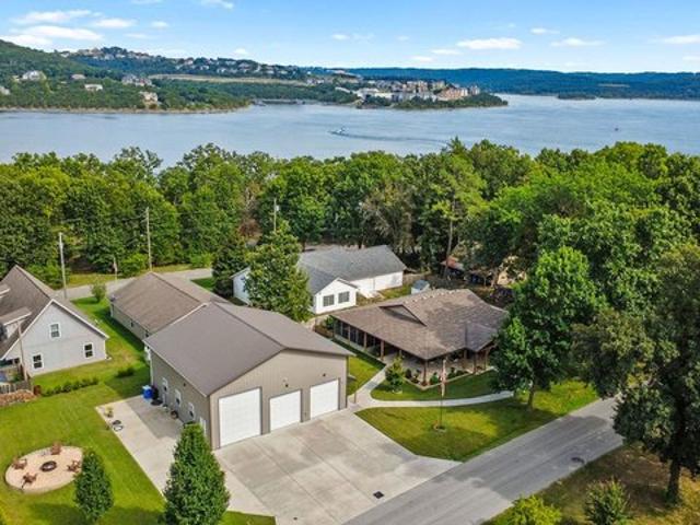 325 Lakeland Ave, Branson, MO 65616