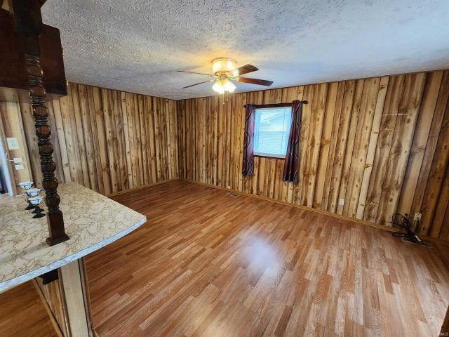 325 Les Drive