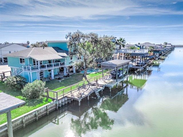 325 Ling St, Bayou Vista, TX 77563