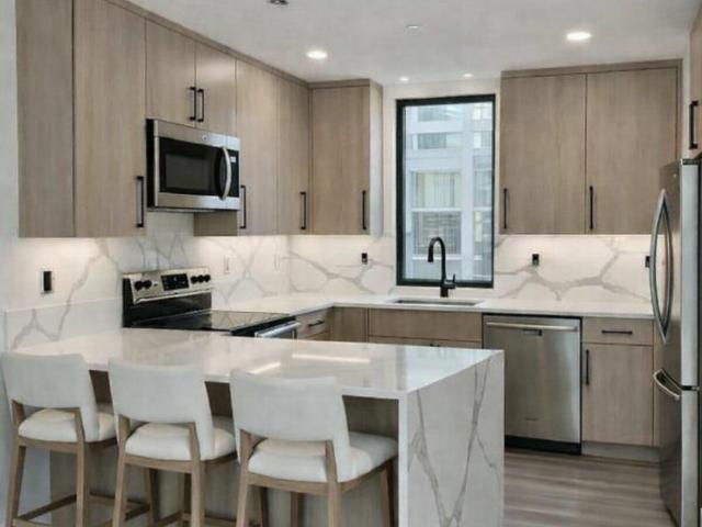 325 Manville 102