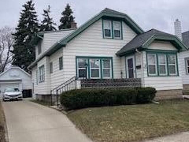 325 N 71st St, Wauwatosa, WI 53213