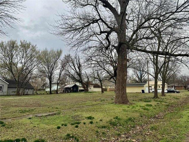 325 N Delaware Ave, Columbus, KS 66725
