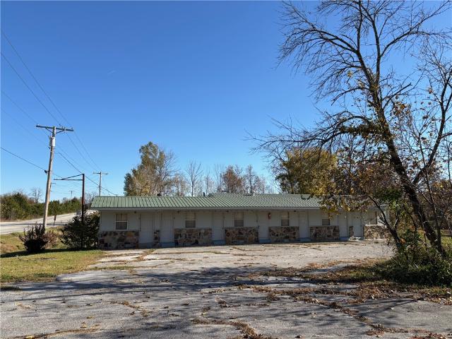 325 N Hwy 65