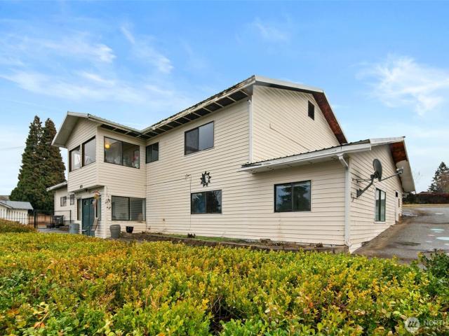 325 N Kansas Ave, East Wenatchee, WA 98802 | MLS #2460 | Compass