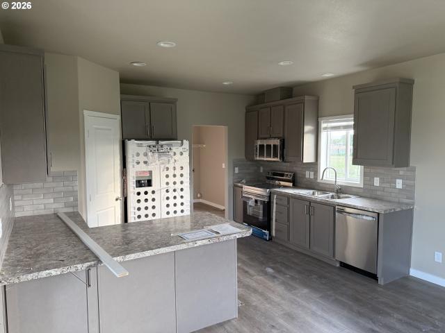 325 N Sloan
