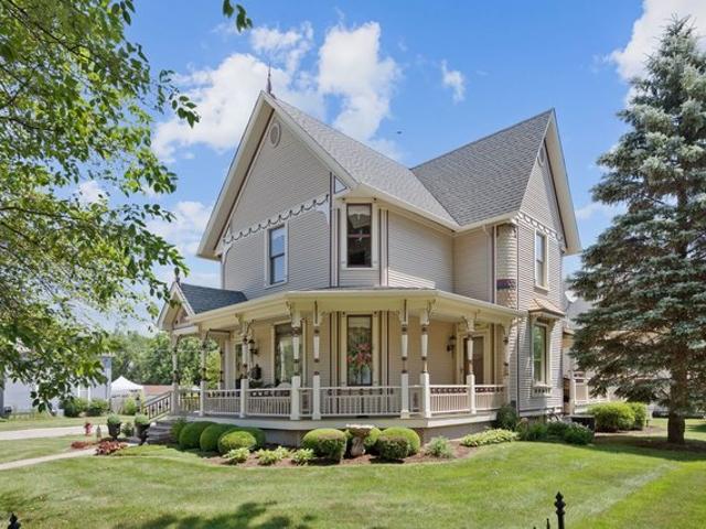 325 N State St, Marengo, IL 60152