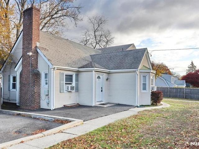 325 New Bridge Rd, Bergenfield, NJ 07621