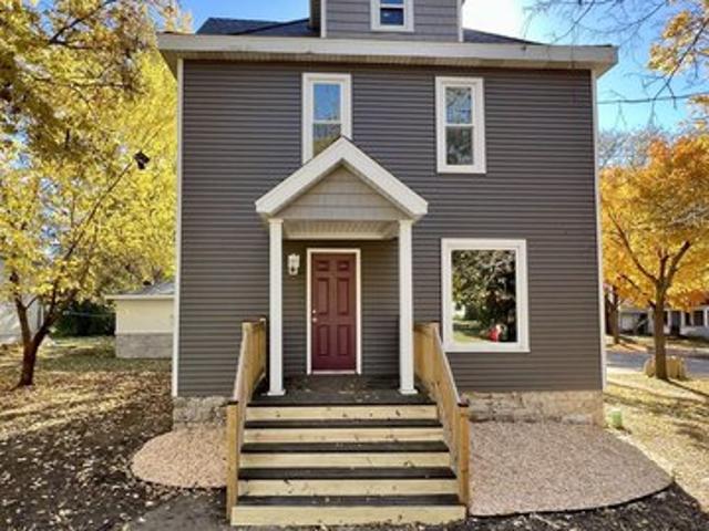 325 NW 1st St, Mason City, IA 50401
