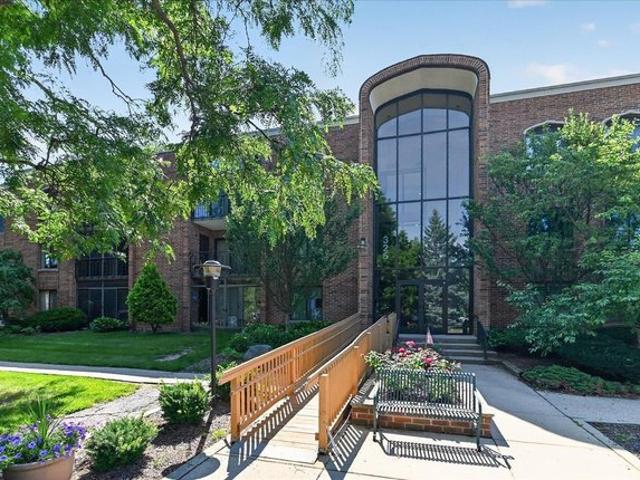 325 S Yellowstone Dr Apt 227, Madison, WI 53705