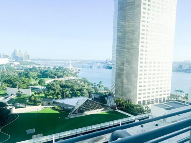 325 S Biscayne Blvd #1818, Miami, FL 33131