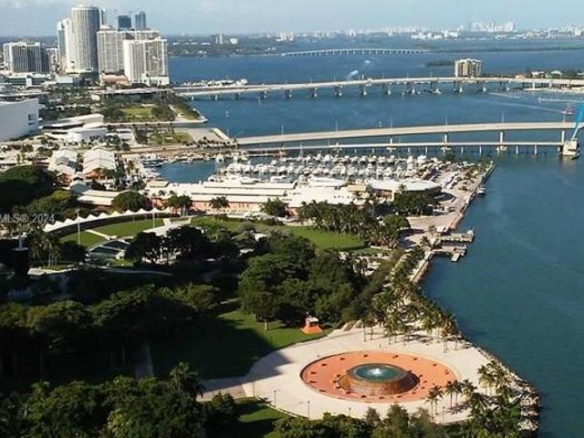 325 S Biscayne Blvd #4120, Miami, FL 33131