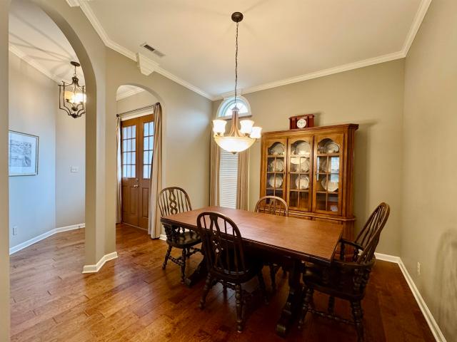 325 Sherborne Ct