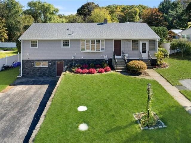 325 Simmonsville Ave, Johnston, RI 02919