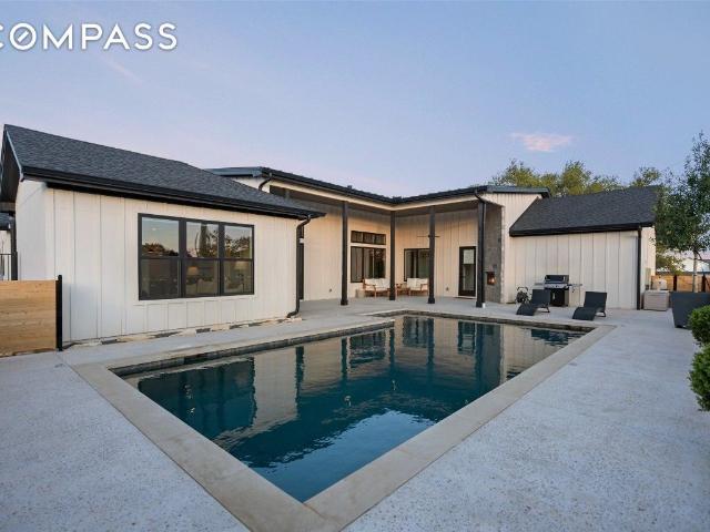 325 Stockman Dr, Dripping Springs, TX