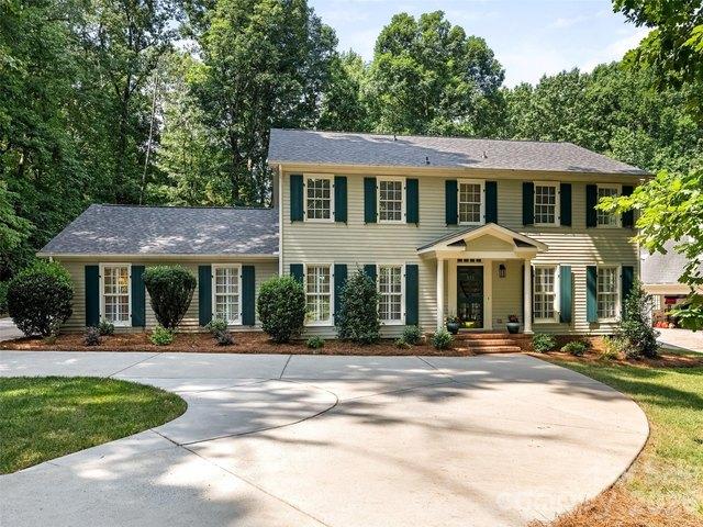 325 Stratfordshire Dr, Matthews, NC 28105