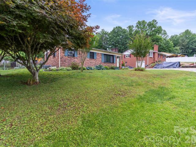325 Swanson Drive SW
