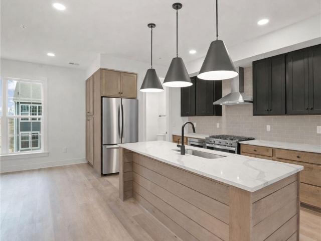 325 Palisade Way