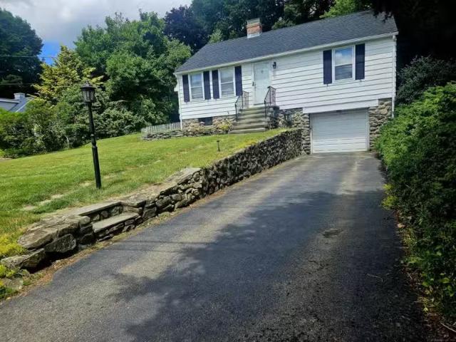 325 PIERPONT RD, WATERBURY, CT 06705 Single Family Residence F.